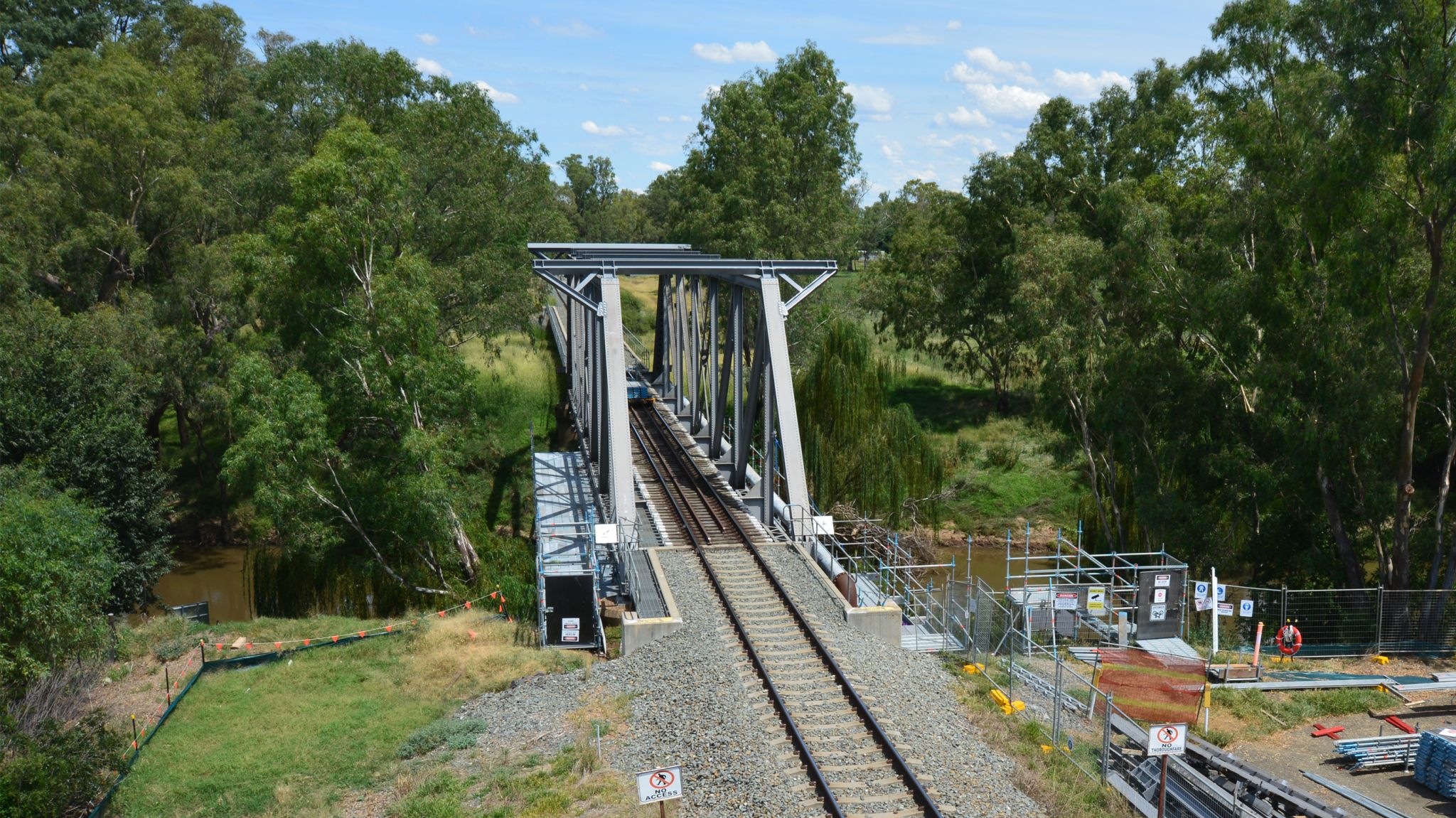 Martinus, modification works, Lachlan River Bridge, Forbes, Australia